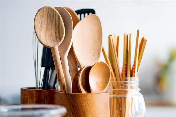A Comprehensive Guide to the Safest Cooking Utensils - Deermaple