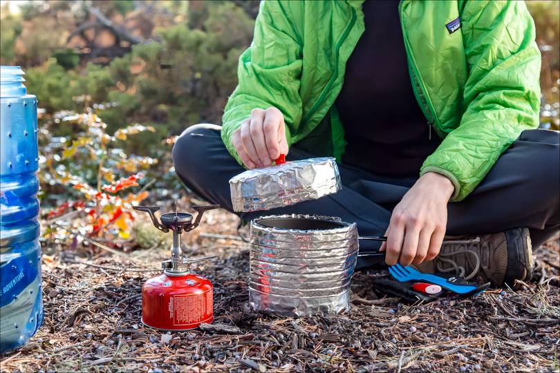 How to Make a Pot Cozy for Rehydrating Backpacking Meals - Deermaple