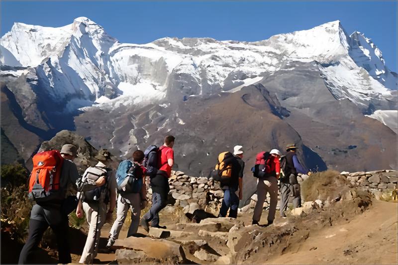 Ultimate Guide to Hiking Gear - Deermaple